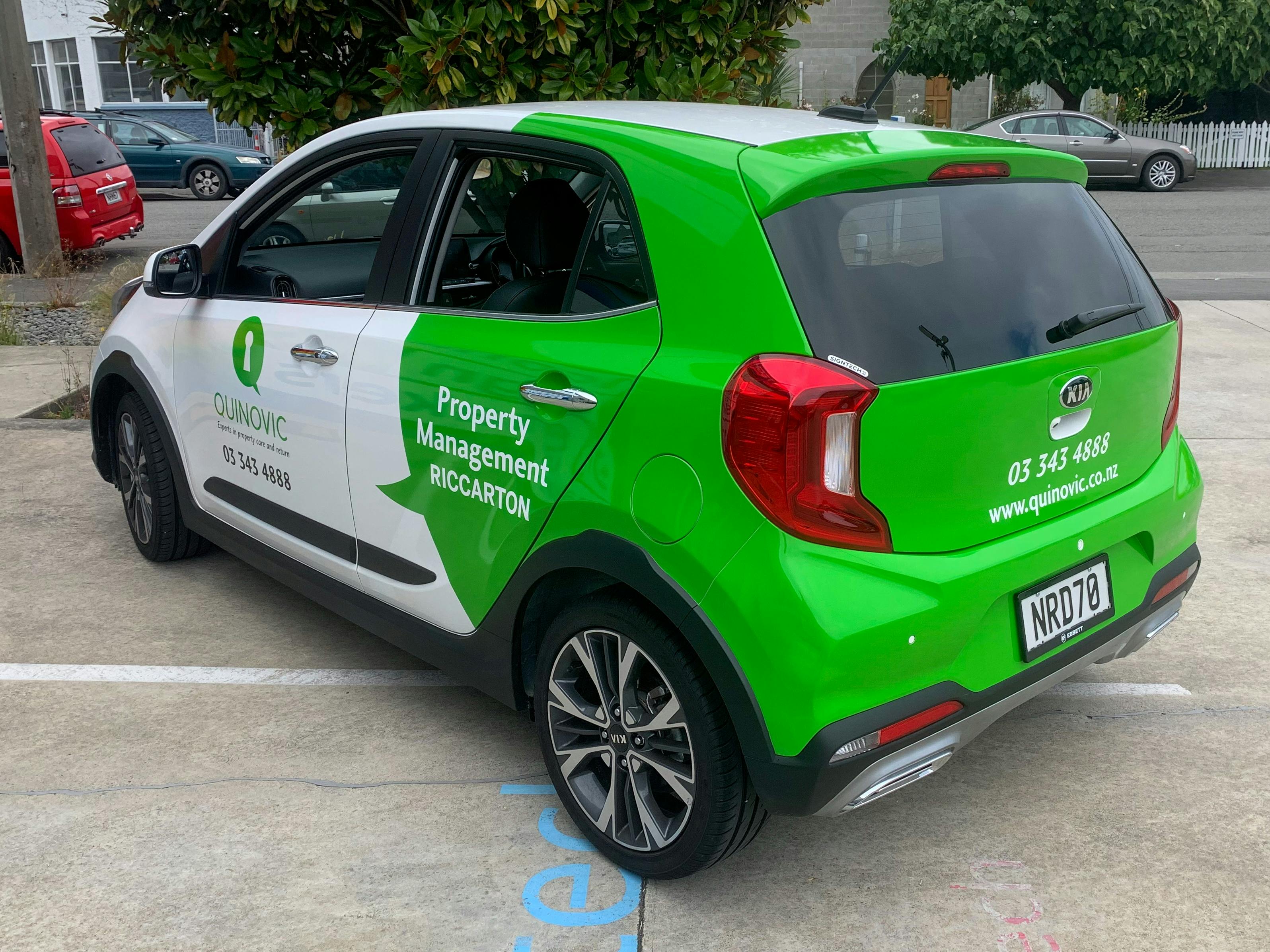 Quinovic vehicle signage | Signtech