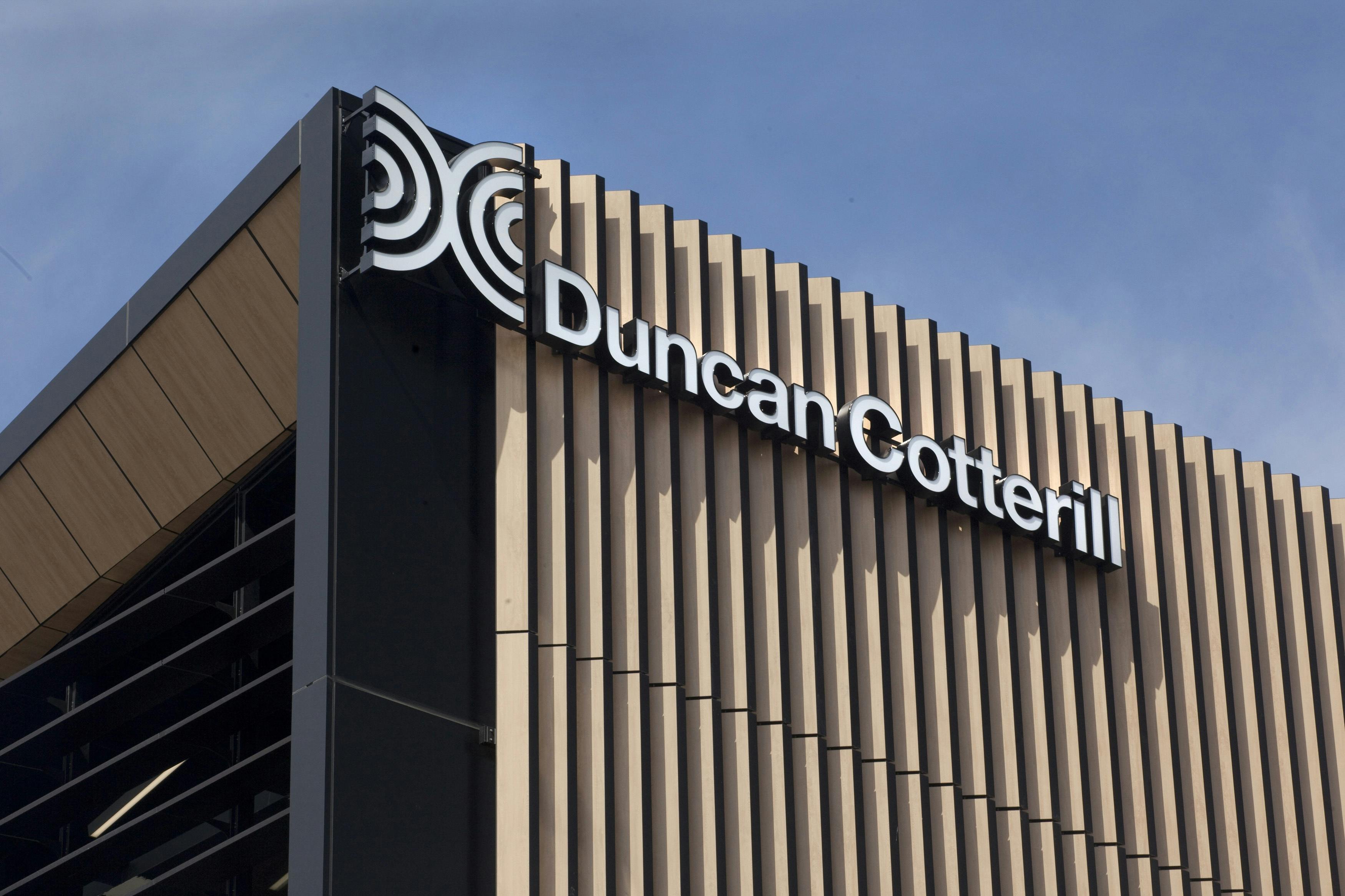 Full Scale Signage | Sign Writing | Signtech